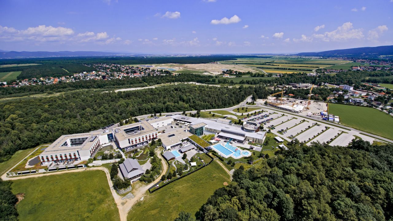 Linsberg Asia Hotel & Spa (Bad Erlach) • HolidayCheck (Niederösterreich ...