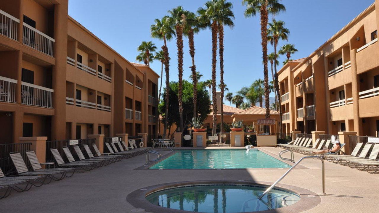 Hotel Courtyard by Marriott Palm Springs in Palm Springs • HolidayCheck ...