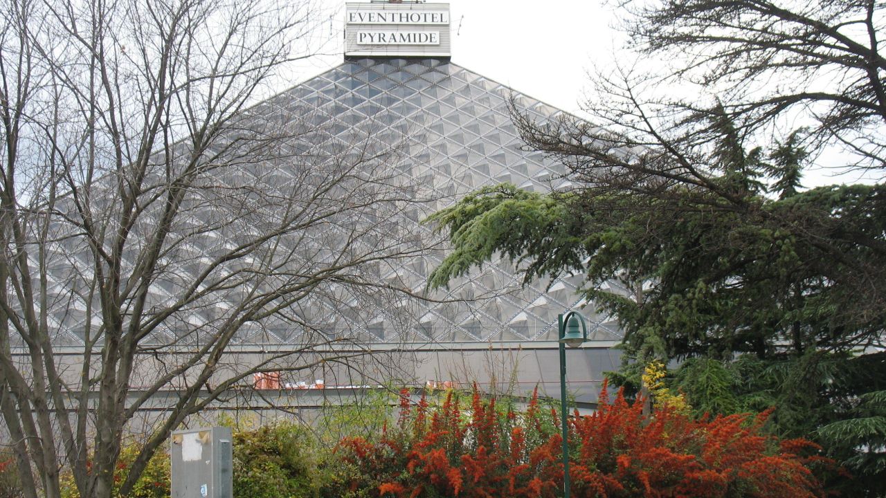 Eventhotel Pyramide (Vösendorf) • HolidayCheck (Niederösterreich ...