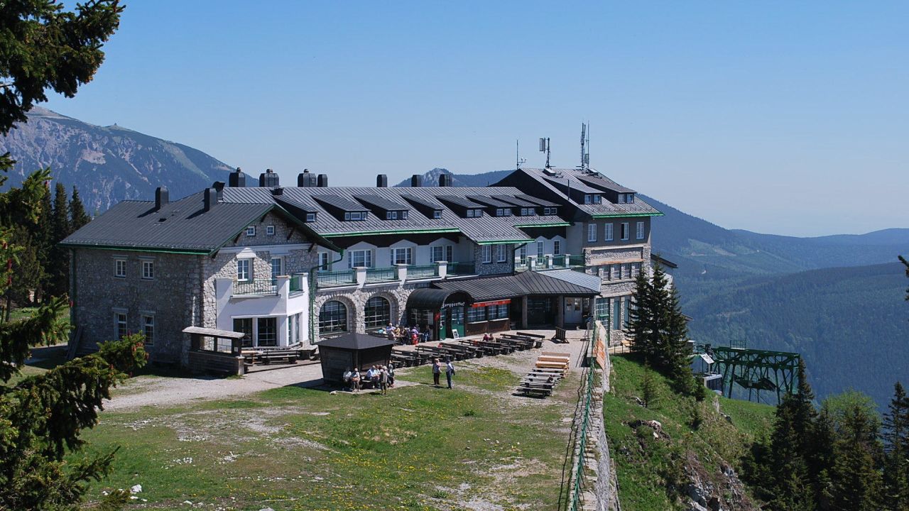 Berggasthof Raxalpen (Reichenau an der Rax) • HolidayCheck ...