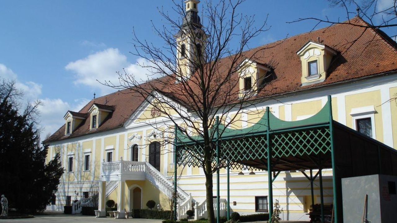 Hotel Schloss Haindorf (Langenlois) • HolidayCheck (Niederösterreich ...
