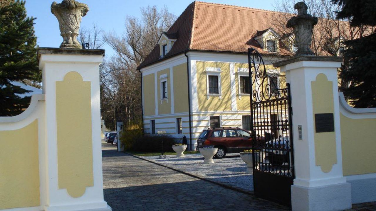 Hotel Schloss Haindorf (Langenlois) • HolidayCheck (Niederösterreich ...