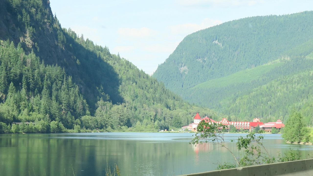 Hotel Three Valley Lake Chateau (Revelstoke) • HolidayCheck (British ...