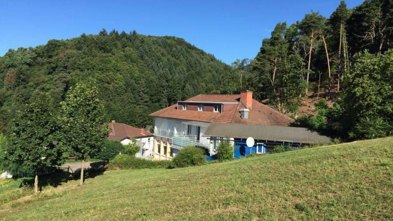 Hotel Berghof & Wirtshaus Hüttenzauber (Albersweiler) • HolidayCheck ...