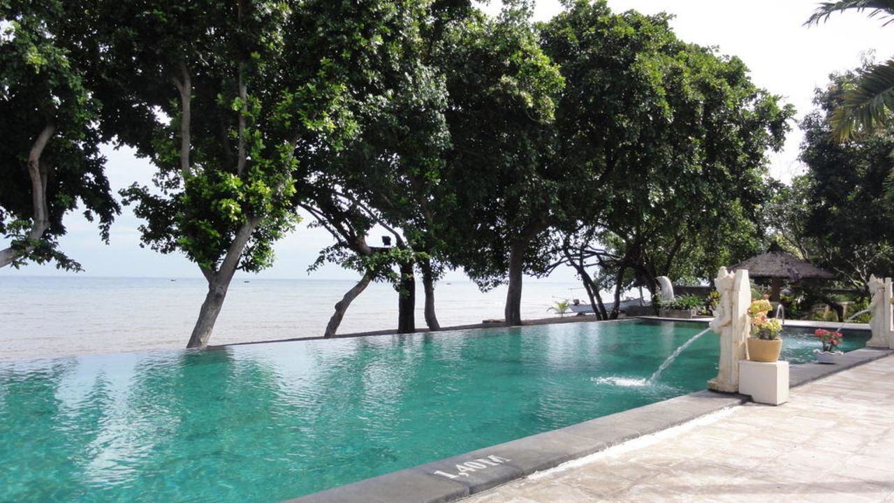 Puri Saron Baruna Beach Cottages in Lovina • HolidayCheck | Bali Indonesien