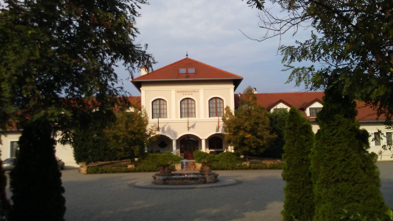 Hotel Bodrogi Kúria (Inárcs) • HolidayCheck (Großraum Budapest | Ungarn)