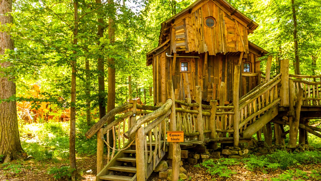 Natur-Resort Tripsdrill - Baumhäuser (Cleebronn) • HolidayCheck (Baden ...