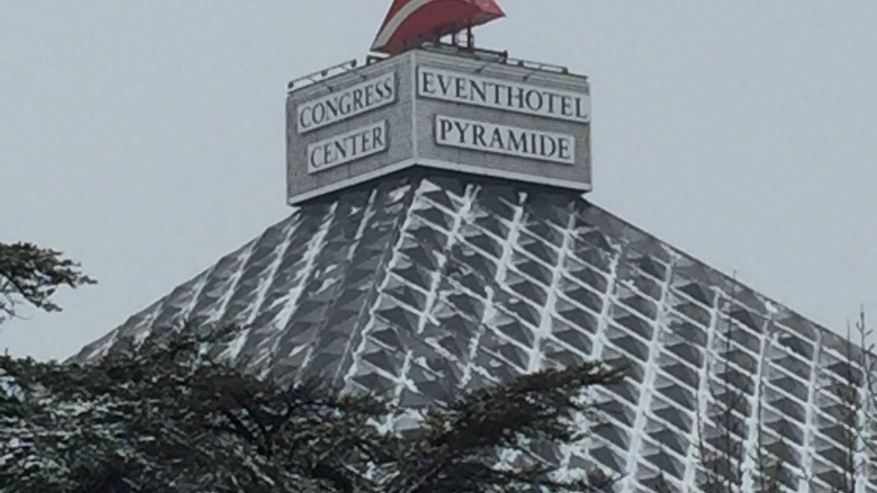 Eventhotel Pyramide (Vösendorf) • HolidayCheck (Niederösterreich ...