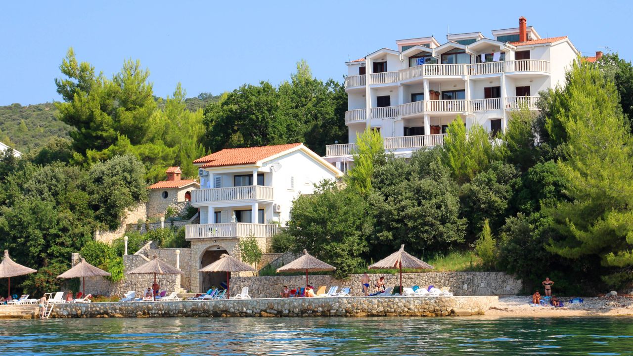 Hotel Lucija (Posedarje) • HolidayCheck (Dalmatien | Kroatien)