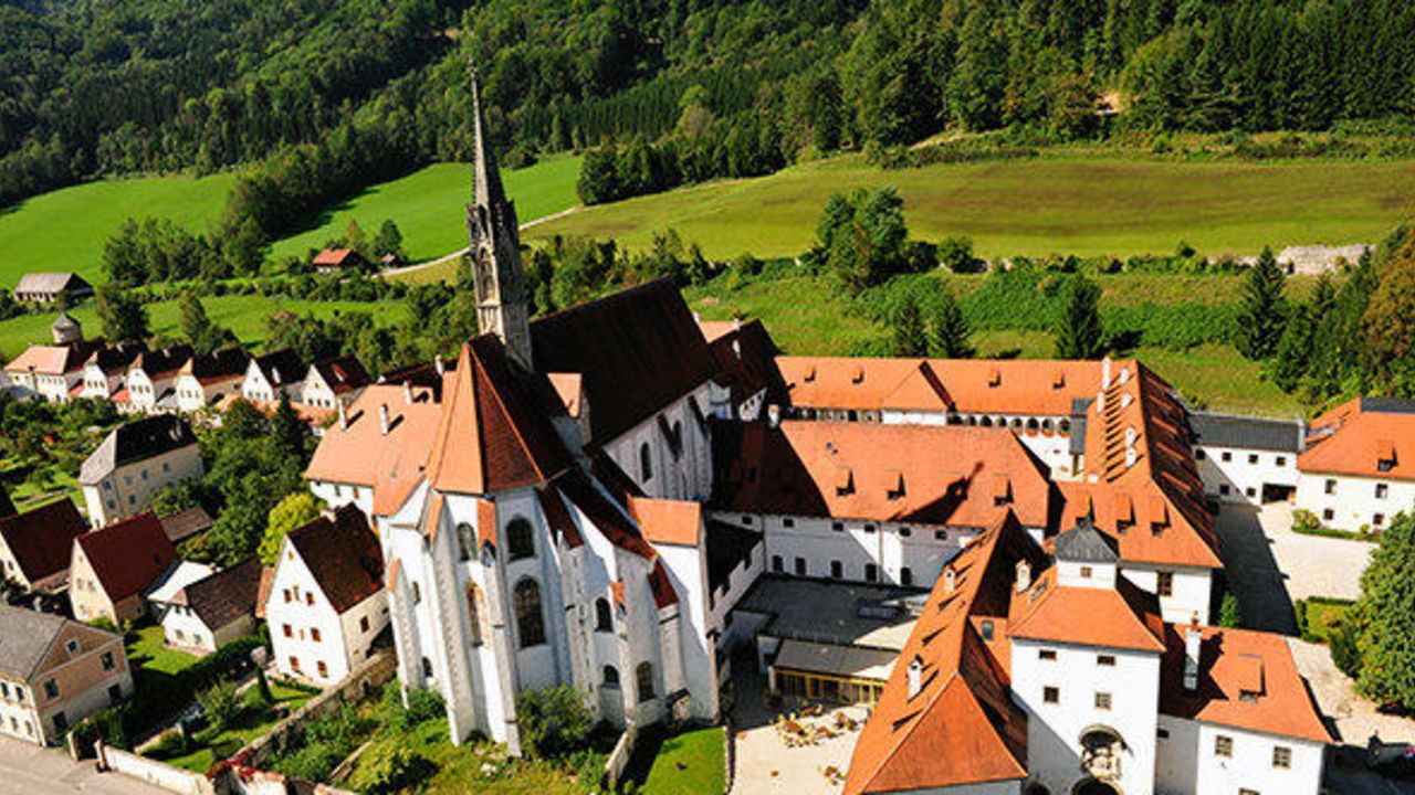 Schlosshotel Kartause Gaming in Gaming • HolidayCheck ...