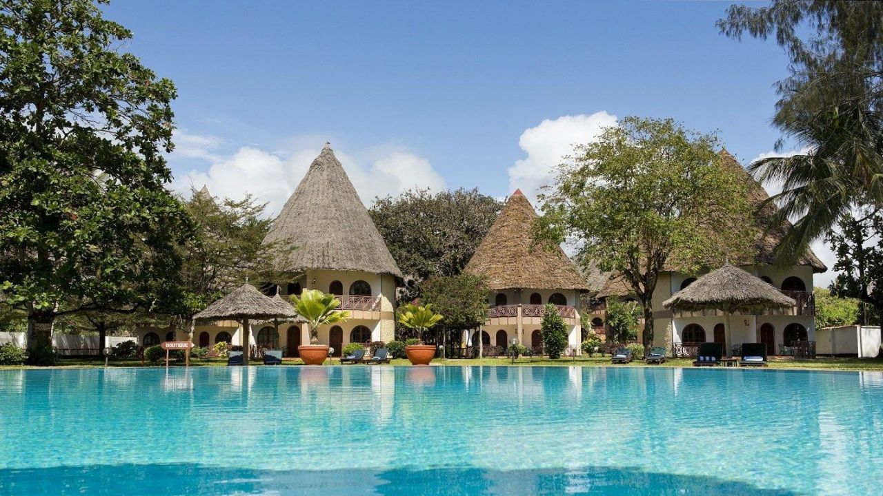 Neptune Paradise Beach Resort & Spa (Galu Beach) • HolidayCheck ...