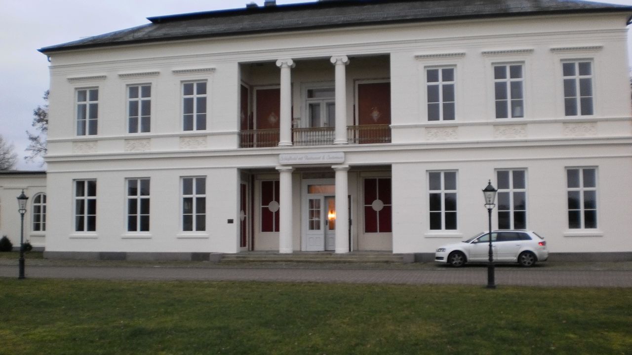 Hotel Schloss Passow (Passow) • HolidayCheck (Mecklenburg-Vorpommern ...