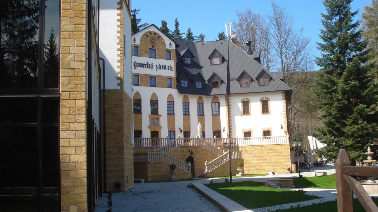 Spa Hotel Zámek Lužec (Nejdek / Neudek) • HolidayCheck (Westböhmen ...