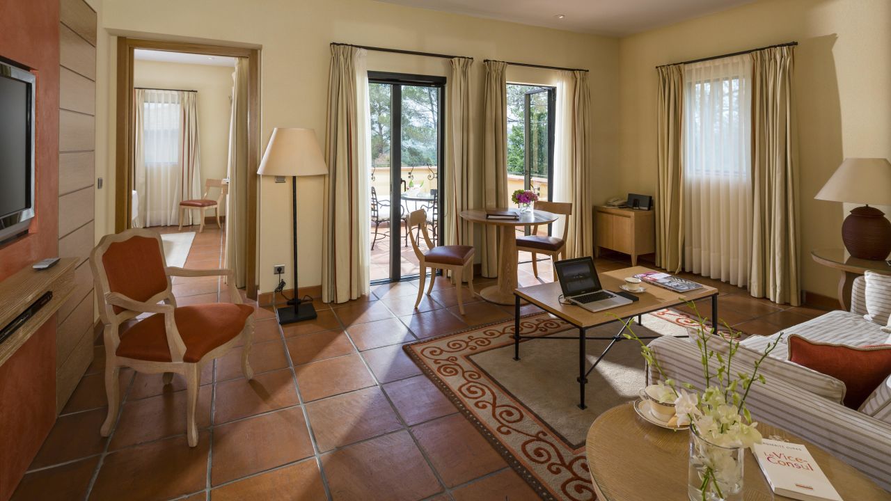 Terre Blanche Hotel Spa Golf Resort in Tourrettes • HolidayCheck ...