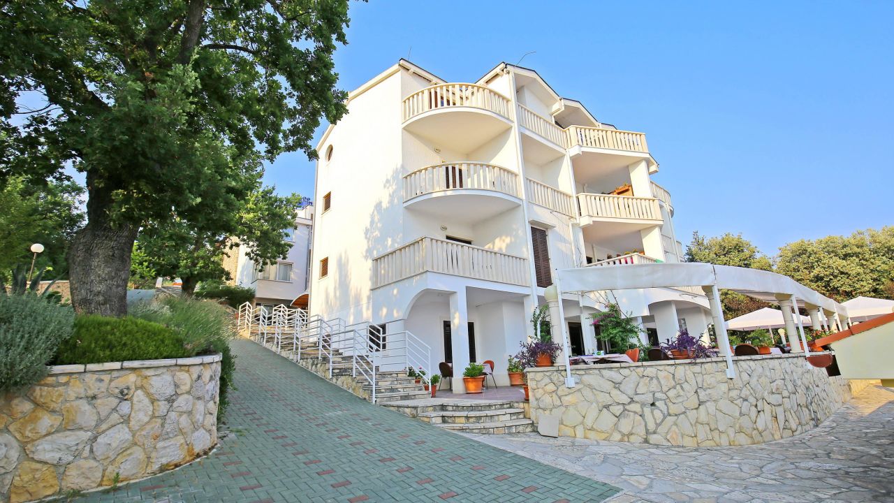 Hotel Lucija (Posedarje) • HolidayCheck (Dalmatien | Kroatien)