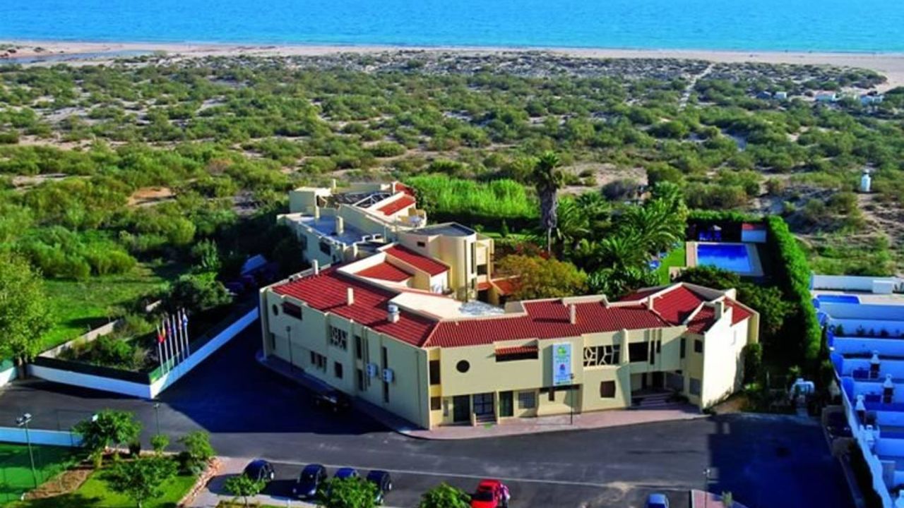 Praia da Lota Resort - Hotel (Praia da Manta Rota) • HolidayCheck ...