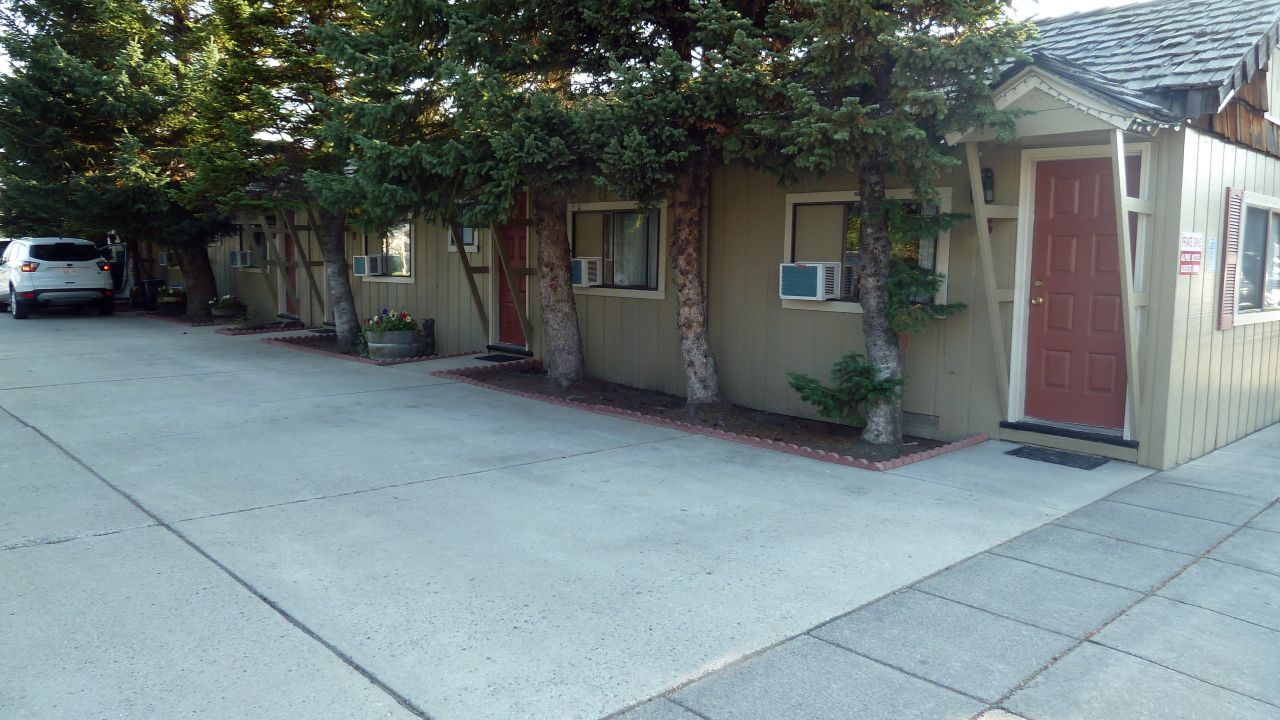 Alpine Motel (West Yellowstone) • HolidayCheck (Montana | USA)