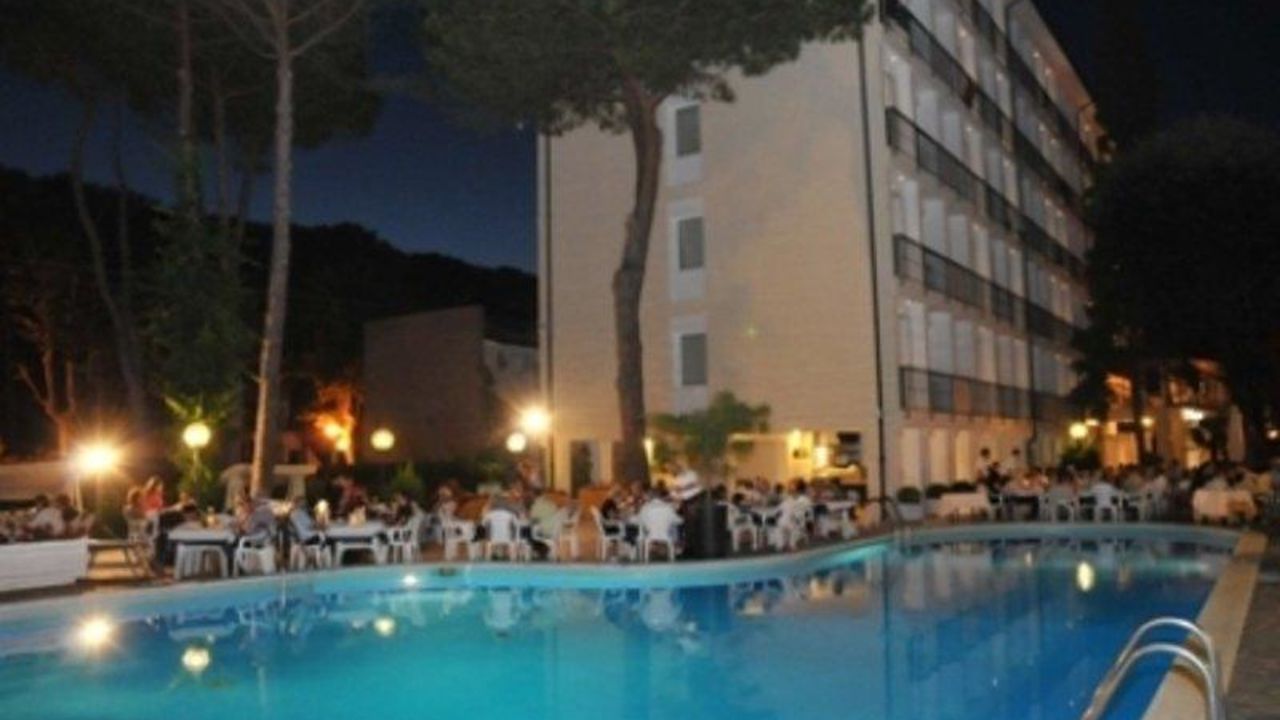 Hotel Corallo (Marina Romea) • HolidayCheck (Emilia-Romagna | Italien)