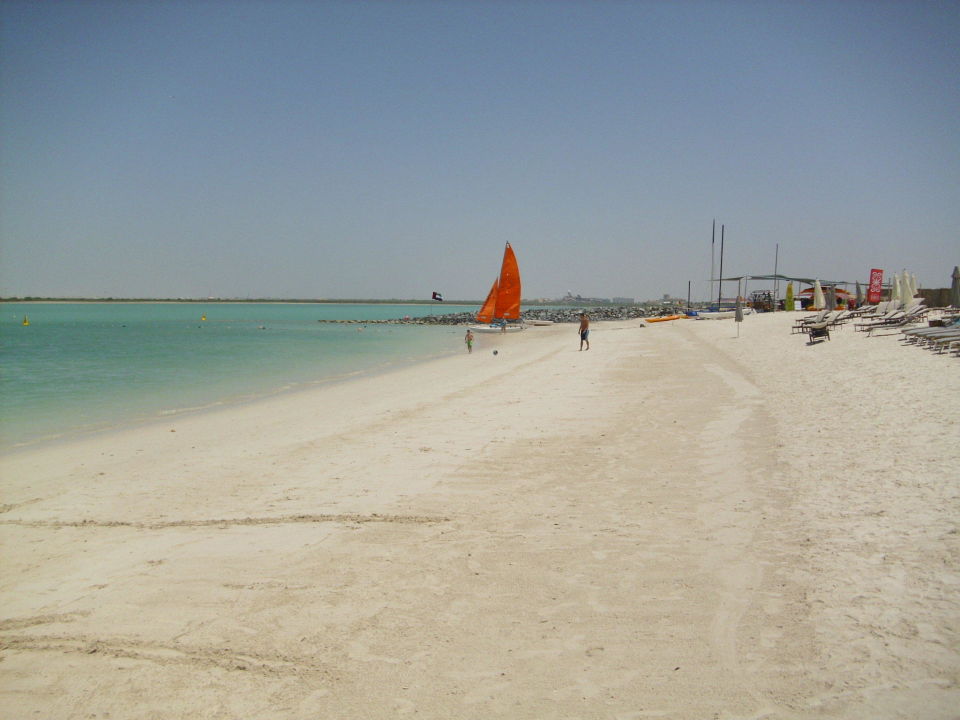 "Strand Yas Beach Club" Crowne Plaza Hotel Yas Island (Abu Dhabi ...