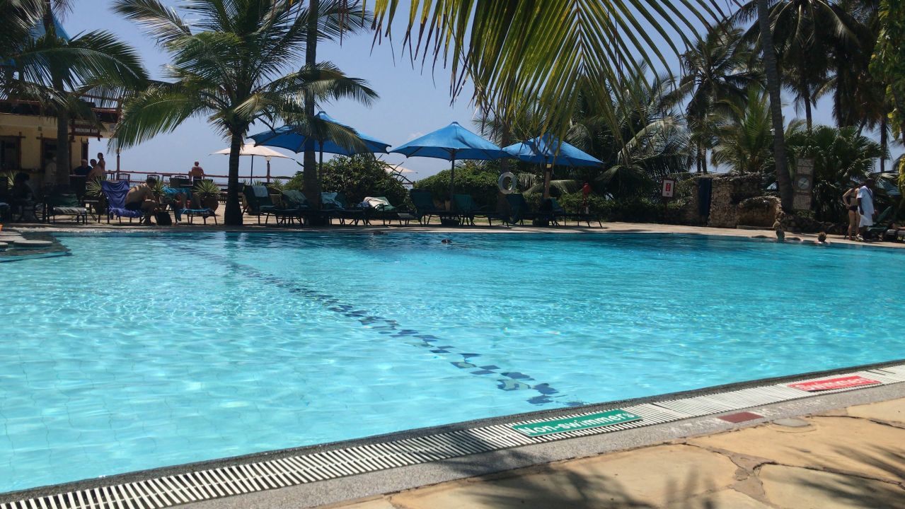 "Pool" Bahari Beach Hotel (Mombasa) • HolidayCheck (Provinz Coast | Kenia)