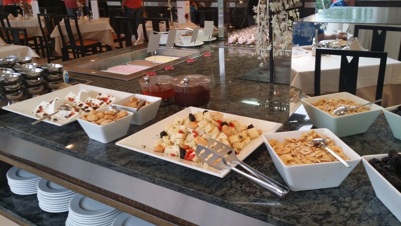 "Buffet" JS Alcudi Mar (Platja de Muro / Playa de Muro) • HolidayCheck ...