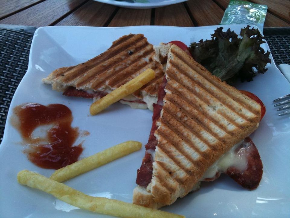 "Sucuk Toast mit Käse" Ali Bey Resort Sorgun (Side - Sorgun ...