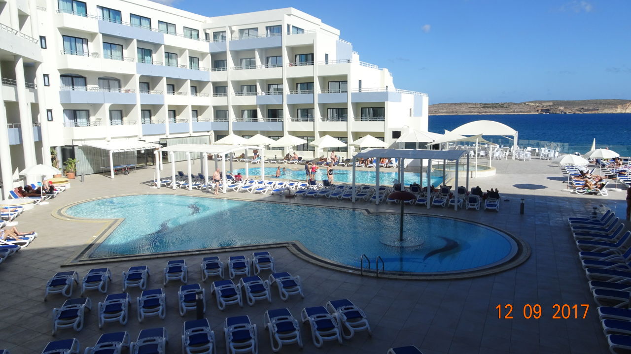 "Pool" LABRANDA Riviera Hotel & Spa (Mellieha) • HolidayCheck ...