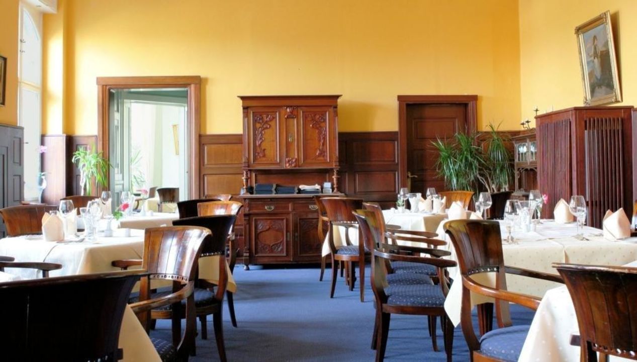 "Schlossrestaurant" Schlosshotel Ralswiek (Ralswiek auf Rügen ...
