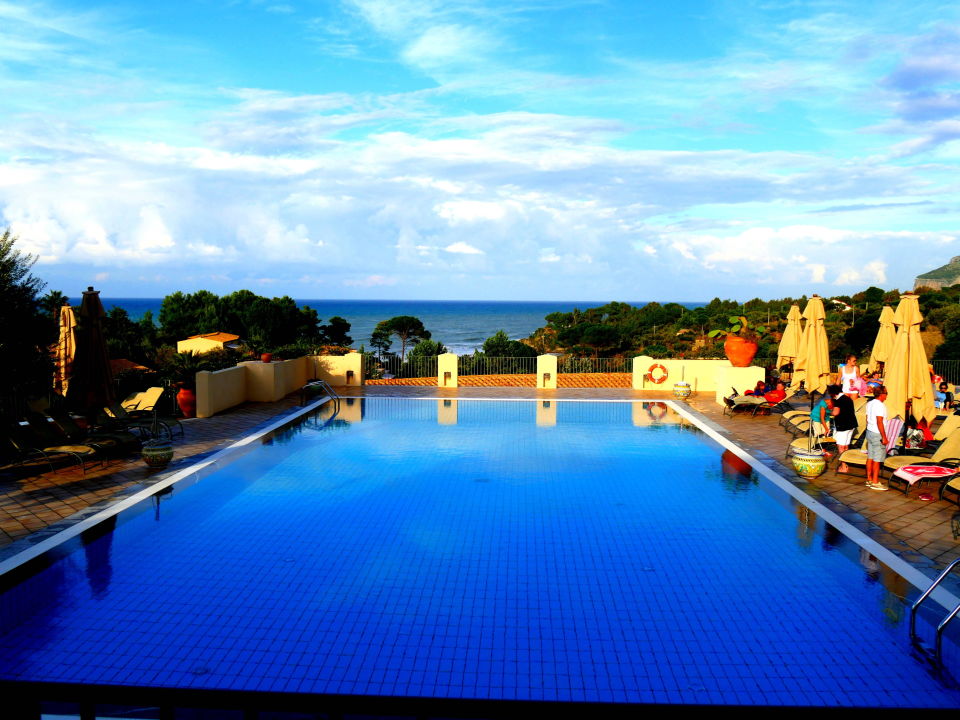 "Blick über den Pool vom Hapimag Cefalù" Hapimag Resort Cefalù ...