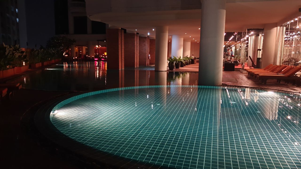 "Pool" Tower Club At Lebua (Bangkok) • HolidayCheck (Großraum Bangkok ...