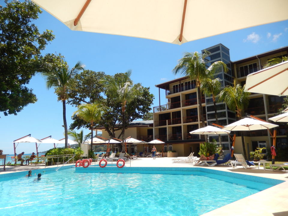 "Pool" Coral Strand Smart Choice Hotel (Beau Vallon Bay) • HolidayCheck ...