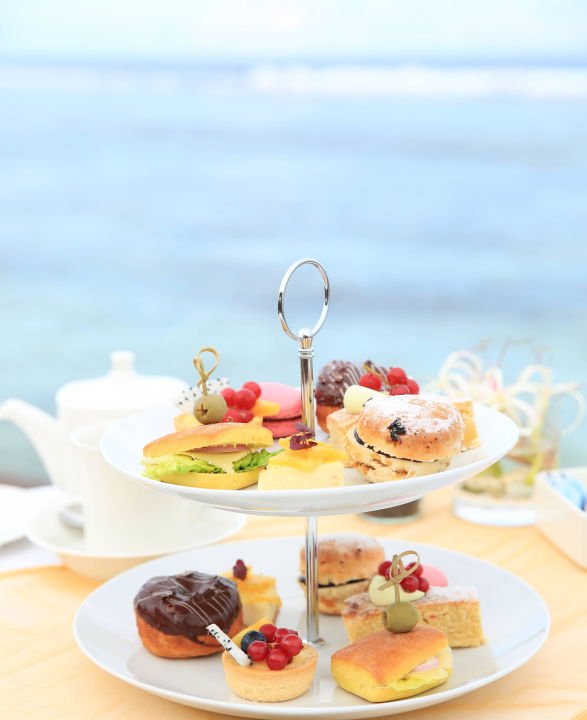 "Afternoon tea by the ocean" The Residence Maldives (Viligili ...