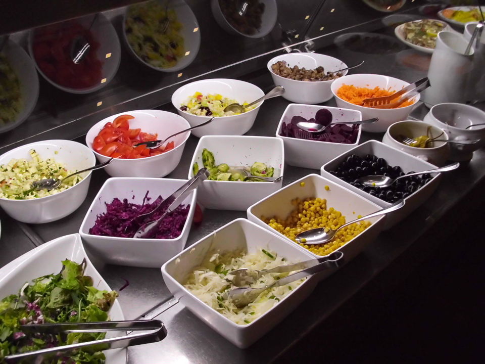 "Das Salatbuffet" Ostseehotel Dierhagen (Dierhagen) • HolidayCheck ...