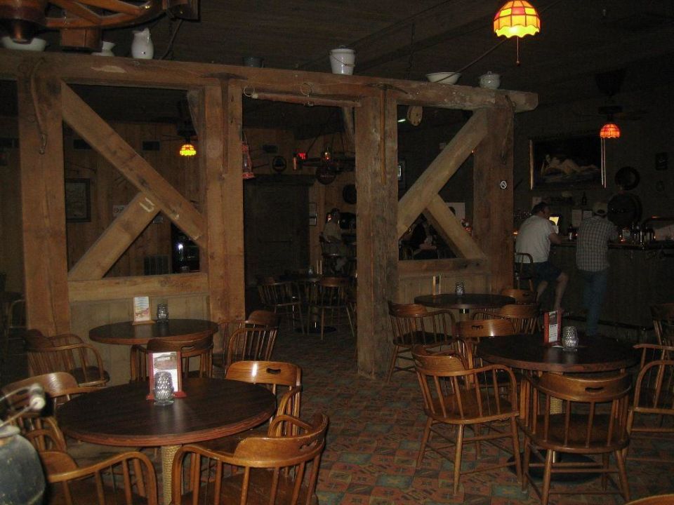 "Urige Wild-West-Bar" Hotel Stovepipe Wells (Death Valley Nationalpark ...