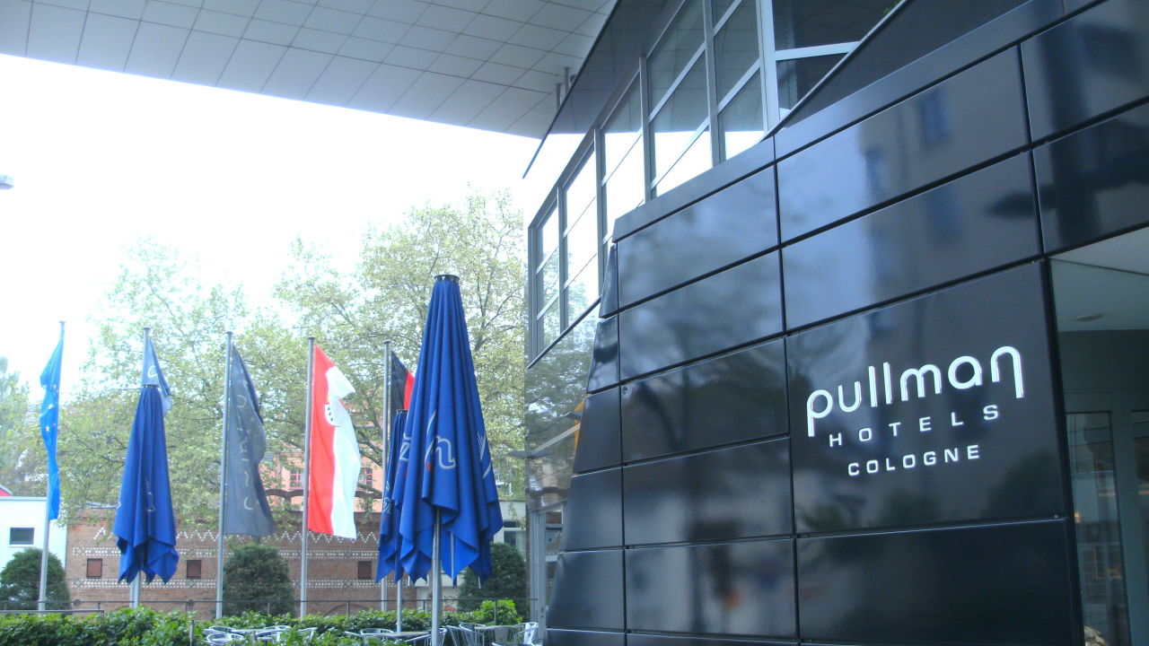 "Außenansicht / Eingangsbereich" Hotel Pullman Cologne (Köln ...