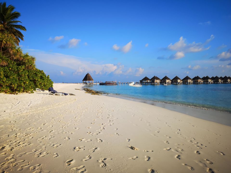 "Außenansicht" Angaga Island Resort (Vilamendhoo) • HolidayCheck (Alif ...