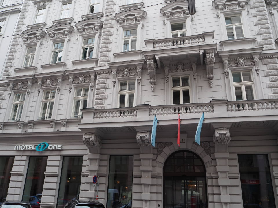 "Eingang" Motel One Wien-Staatsoper (Wien) • HolidayCheck (Wien ...