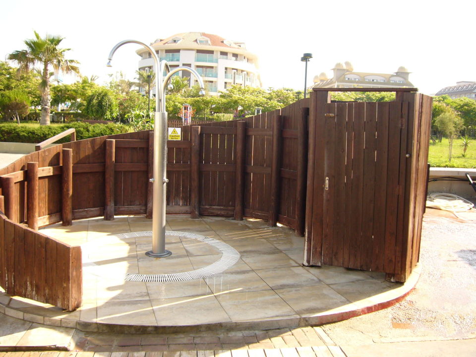 "Dusche mit Umkleidekabine am Strand" Sunis Evren Beach Resort Hotel ...