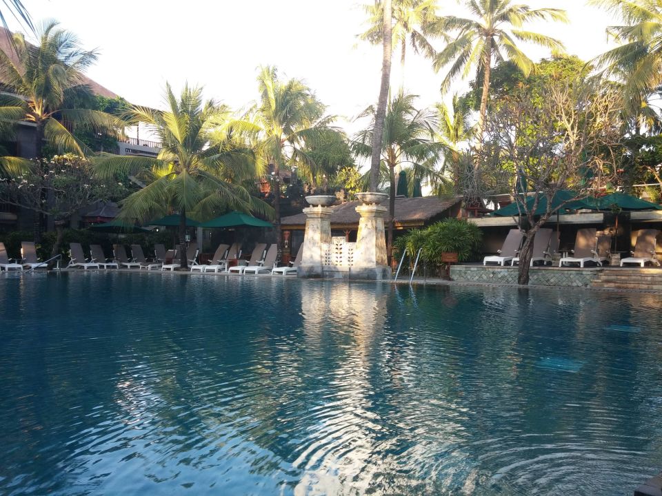 "Pool" Legian Beach Hotel (Legian) • HolidayCheck (Bali | Indonesien)
