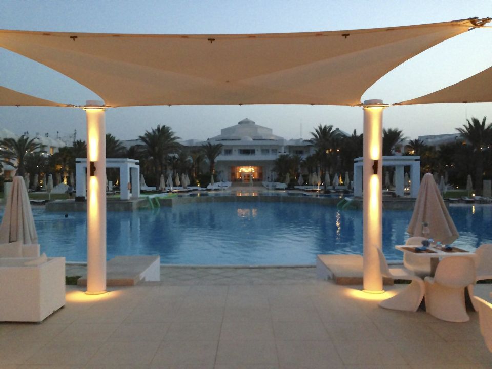 "Pool und Hotel" Radisson Blu Palace Resort & Thalasso Djerba (Midoun ...