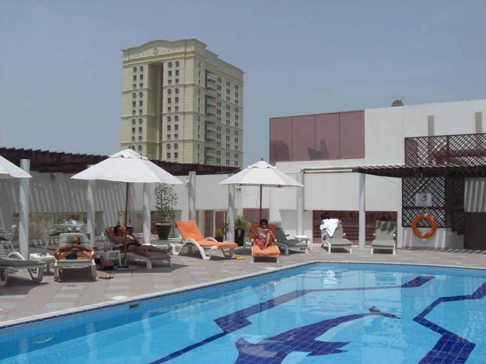 "Der Blick vom Pool" Jumeira Rotana Hotel (Dubai) • HolidayCheck (Dubai ...