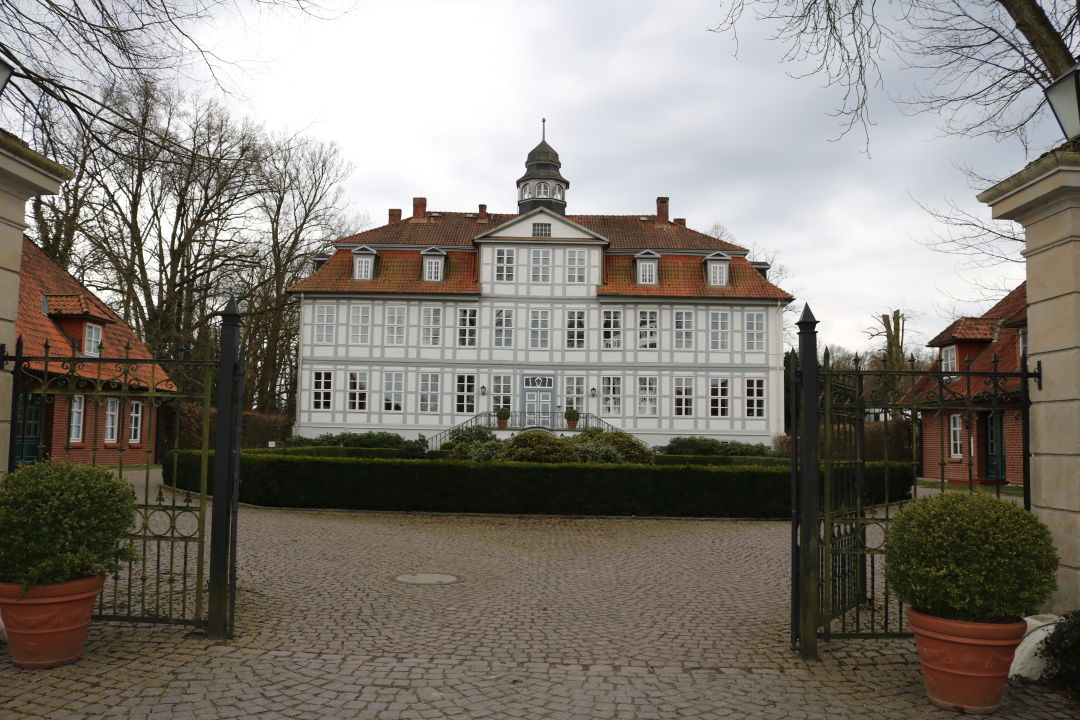 "Außenansicht" Golfhotel Schloss Lüdersburg (Lüdersburg) • HolidayCheck ...