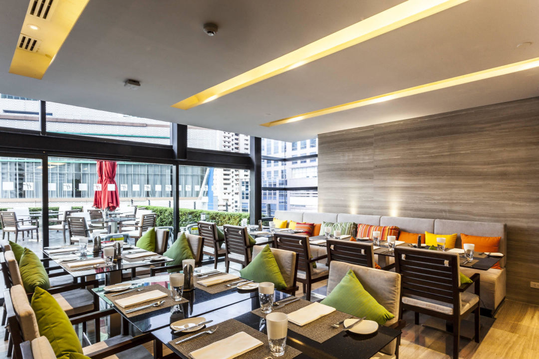 "Zeta Restaurant" Holiday Inn Hotel Bangkok Sukhumvit 22 (Bangkok ...