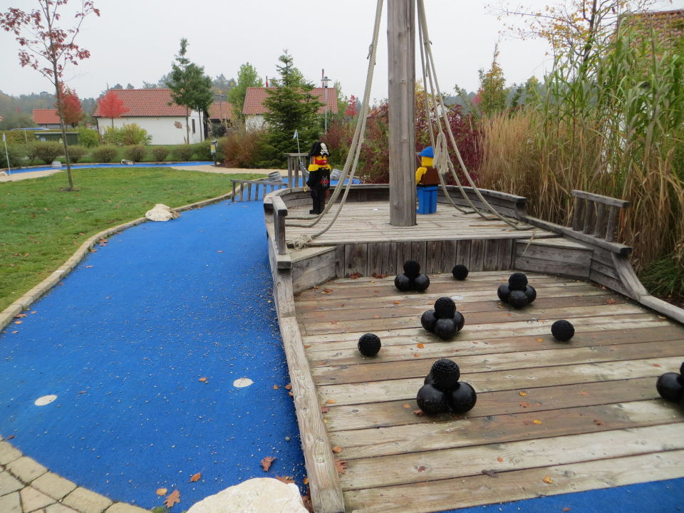 "Minigolf" LEGOLAND Feriendorf (Günzburg) • HolidayCheck (Bayern ...