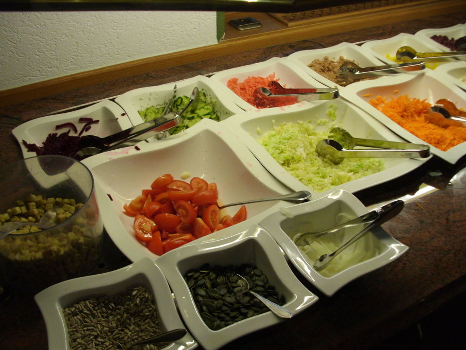 "Das Salatbuffet" Huber Hochland (Eben am Achensee) • HolidayCheck ...