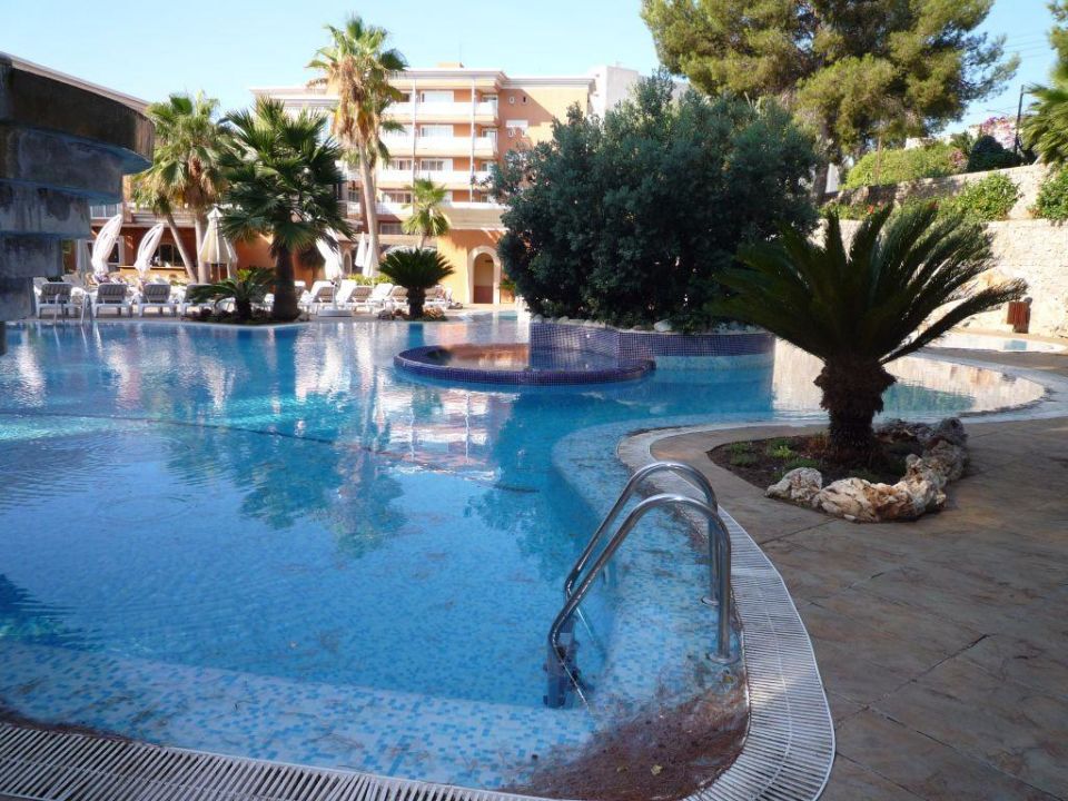 "Großer Pool" allsun Hotel Cormoran (Peguera) • HolidayCheck (Mallorca ...