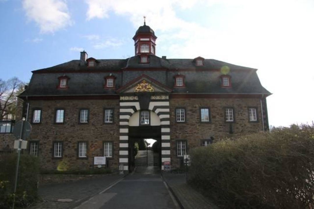 "Vorderansicht" Hotel Schloss Burgbrohl (Burgbrohl) • HolidayCheck ...