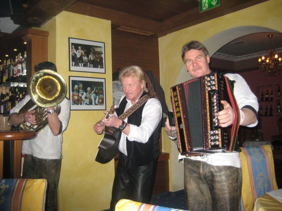 "Tanzabend mit Schürzenjäger Willi Kröll" Hotel Magdalena (Ried im ...