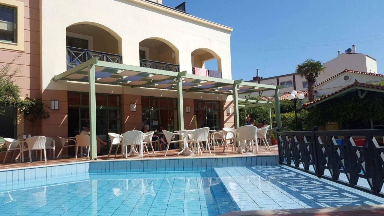 "An der Bar" Hotel Samaina Inn (Karlovassi) • HolidayCheck (Samos ...