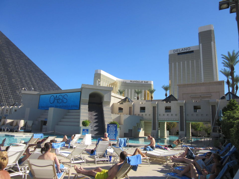"Pool" Hotel Luxor (Las Vegas) • HolidayCheck (Nevada | USA)